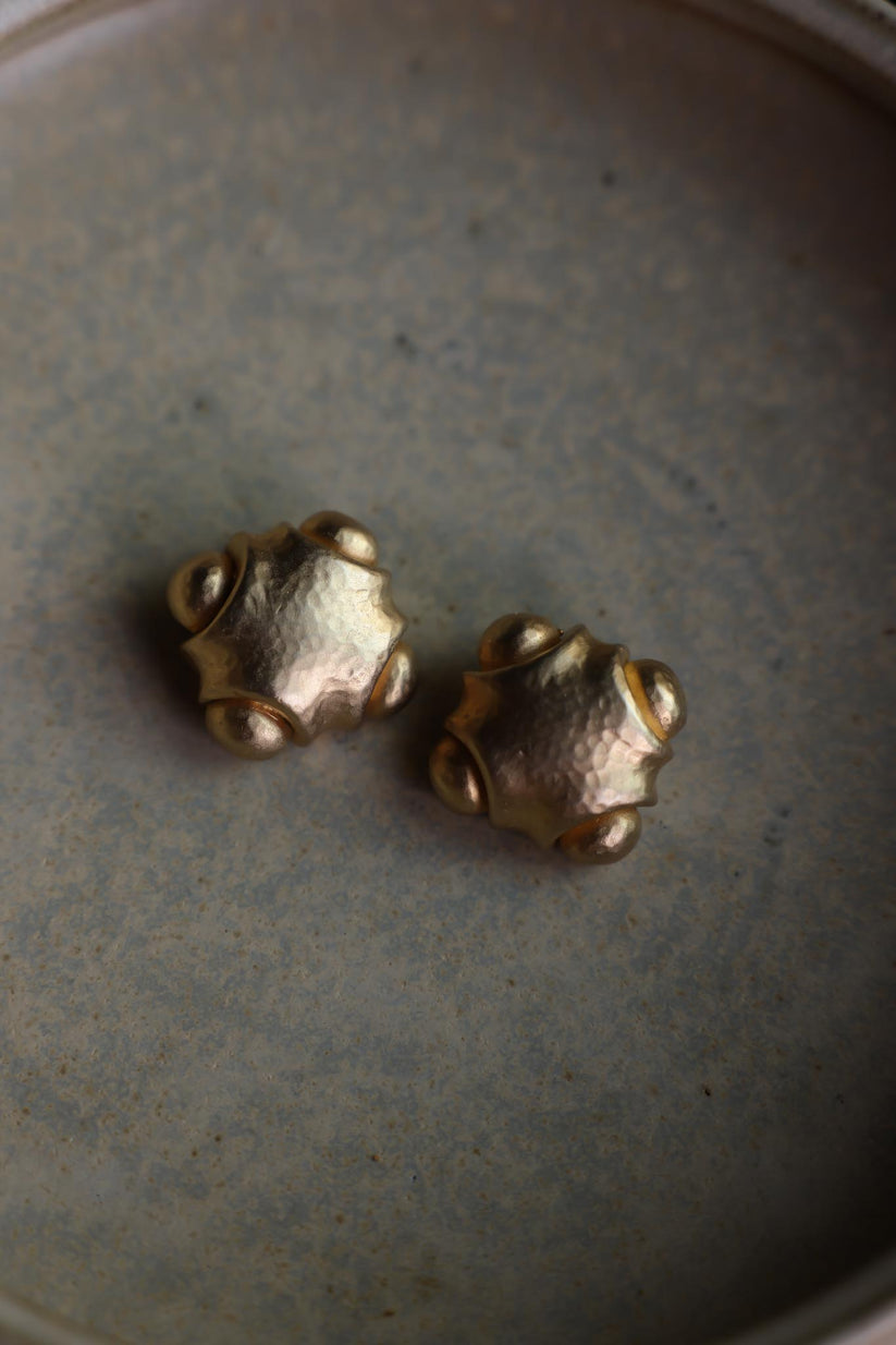 Matte Gold Hammered Clip-On Earrings – Vintage Baazaar
